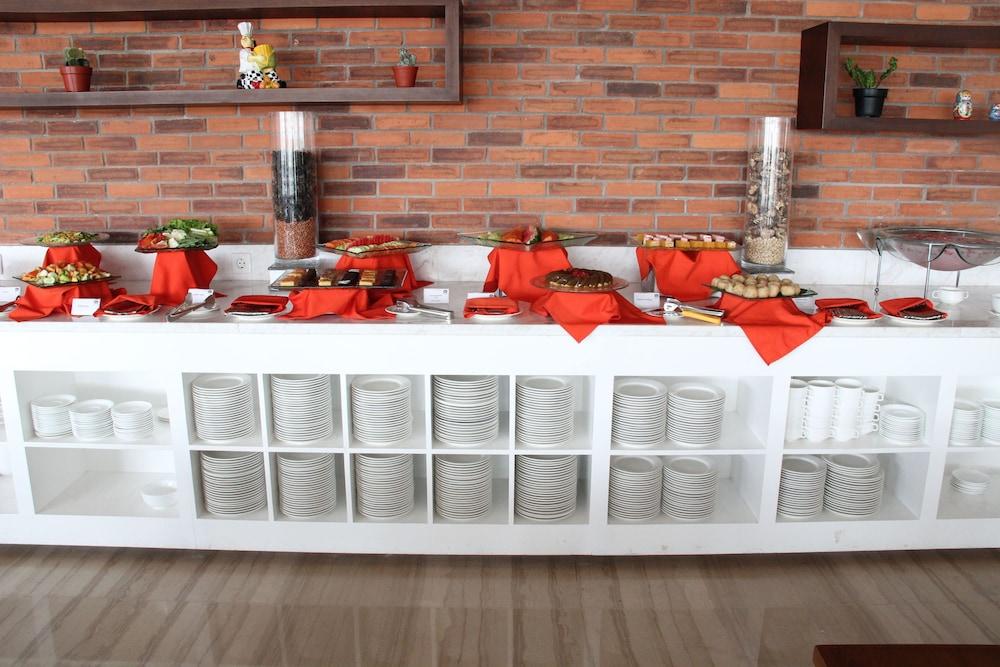 HARISTON HOTEL&SUITES, PLUIT - JAKARTA HOTEL