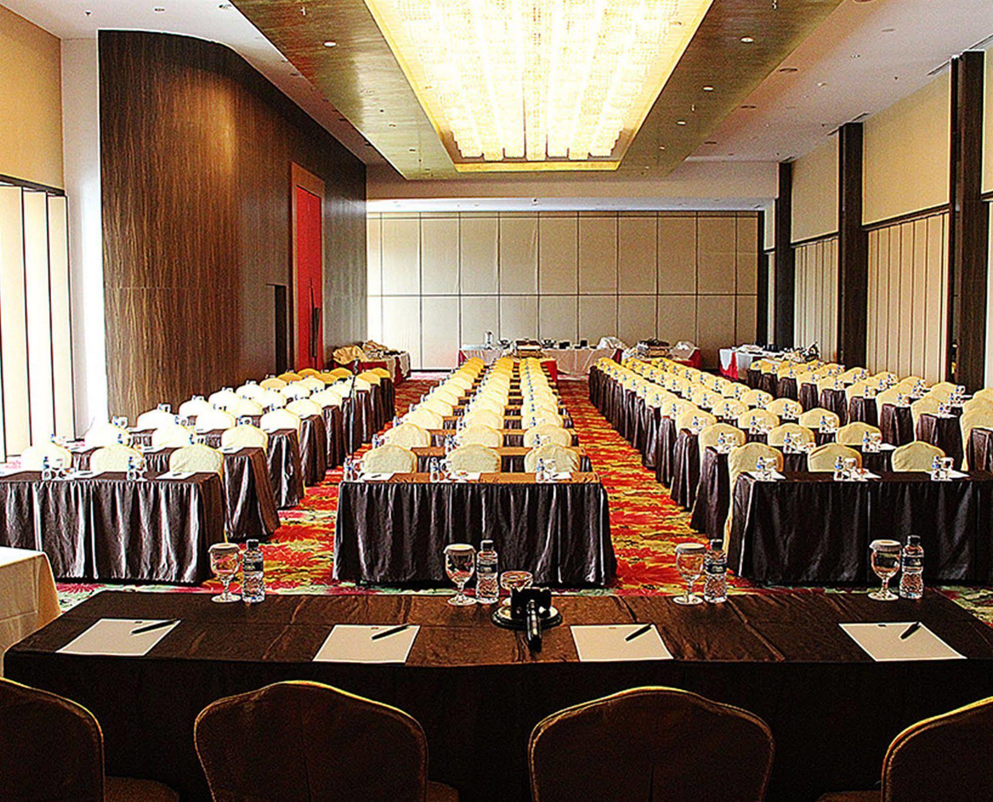 HARISTON HOTEL&SUITES, PLUIT - JAKARTA HOTEL